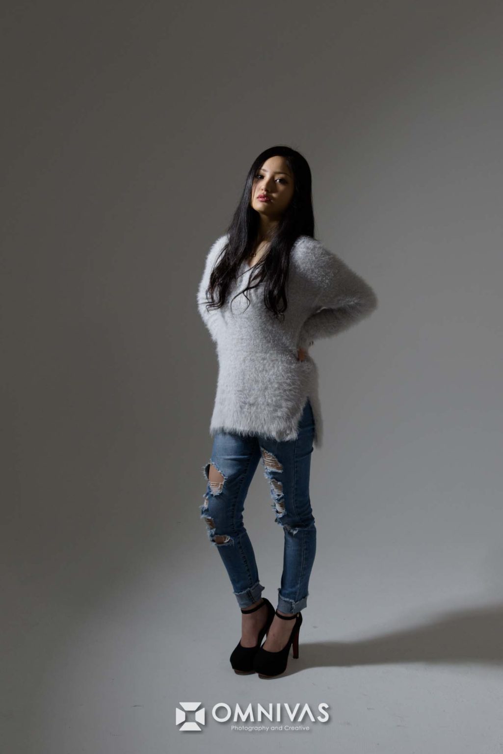 【モデル撮影】1灯で変化を作る！ライティング比較【迷ったときに見返したい】 │ 撮影機材のOMNIVAS（オムニバス）