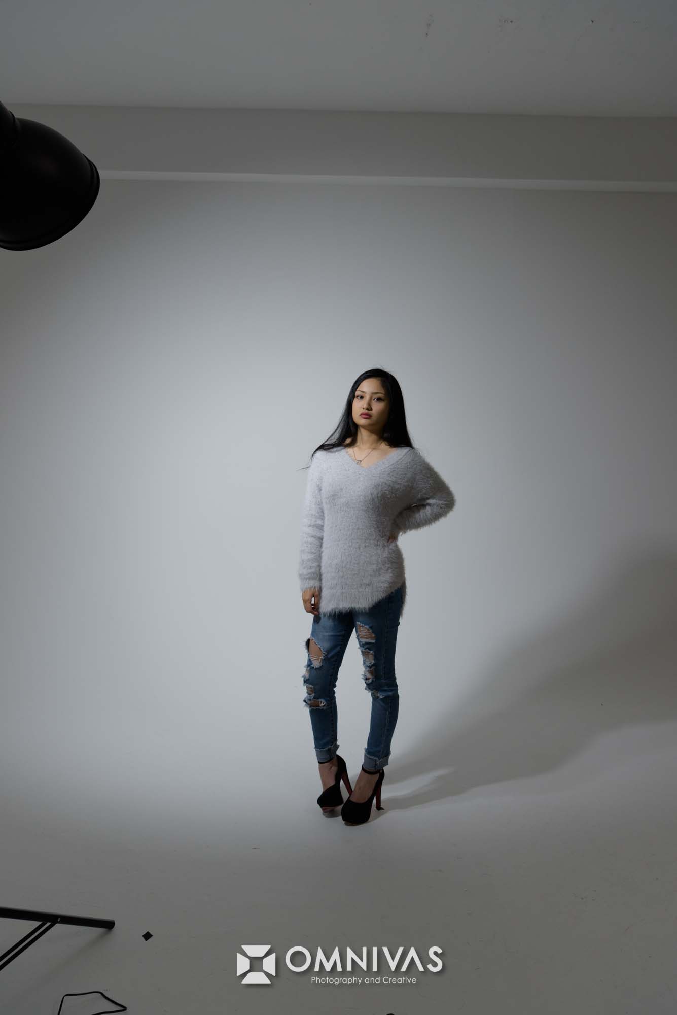 【モデル撮影】1灯で変化を作る！ライティング比較【迷ったときに見返したい】 │ 撮影機材のOMNIVAS（オムニバス）