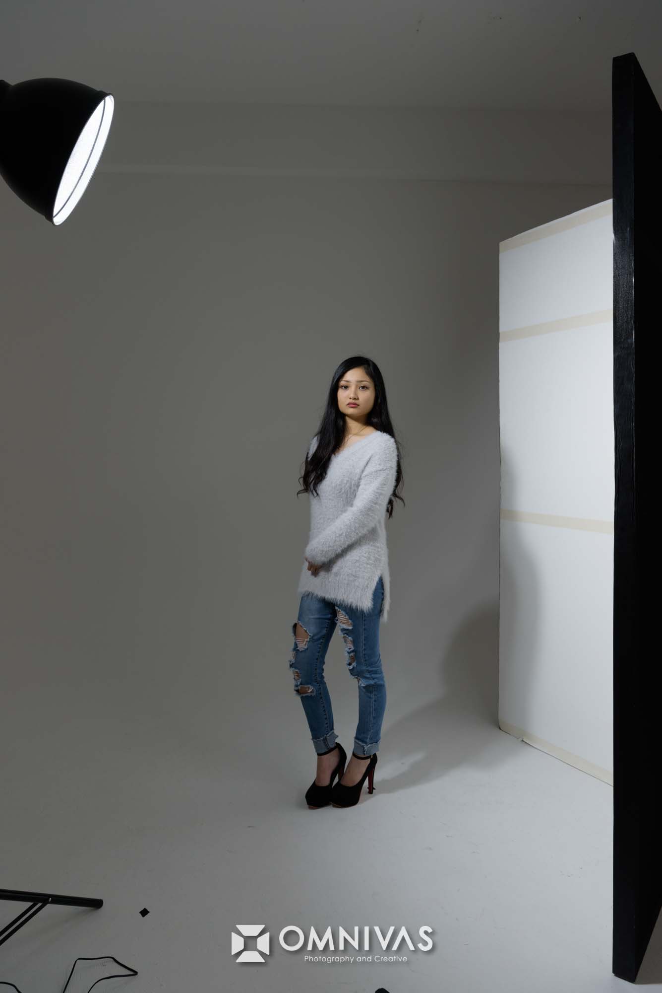 【モデル撮影】1灯で変化を作る！ライティング比較【迷ったときに見返したい】 │ 撮影機材のOMNIVAS（オムニバス）