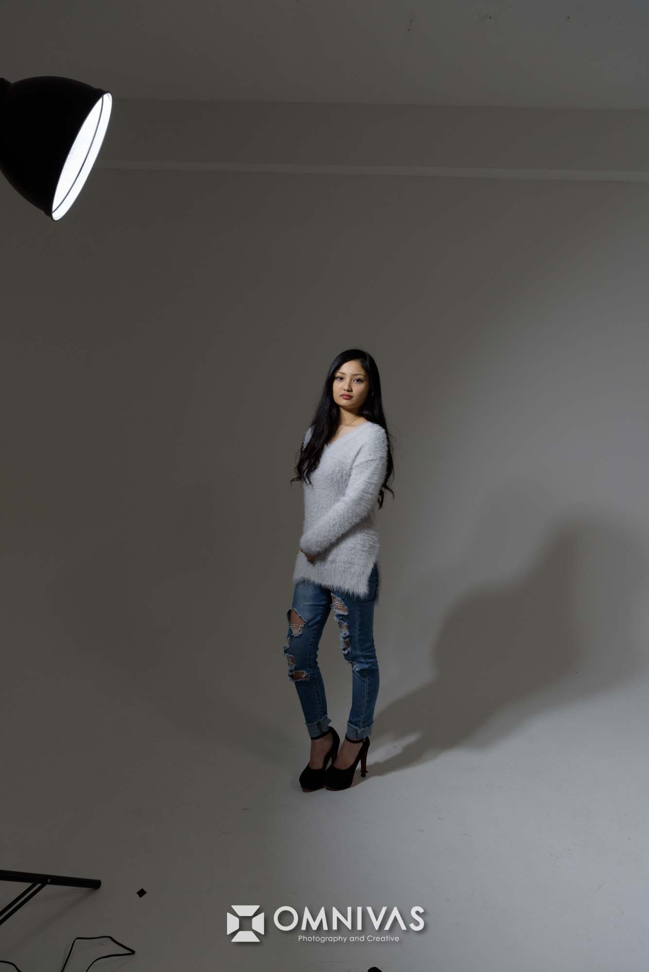 【モデル撮影】1灯で変化を作る！ライティング比較【迷ったときに見返したい】 │ 撮影機材のOMNIVAS（オムニバス）