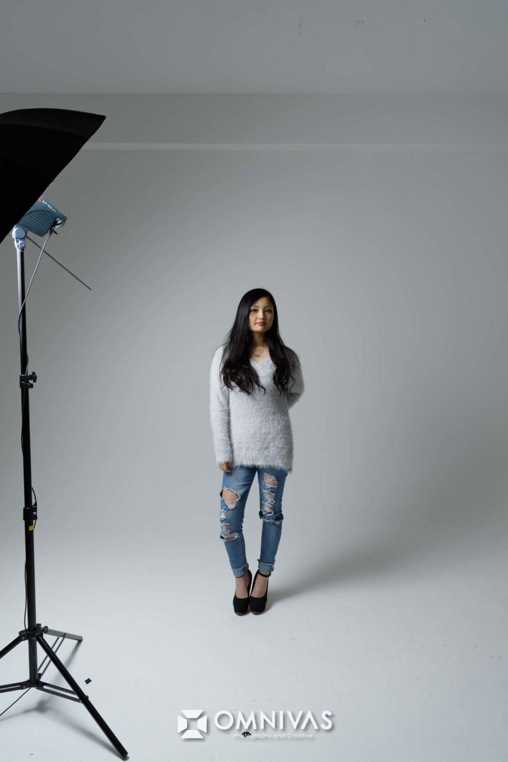 【モデル撮影】1灯で変化を作る！ライティング比較【迷ったときに見返したい】 │ 撮影機材のOMNIVAS（オムニバス）