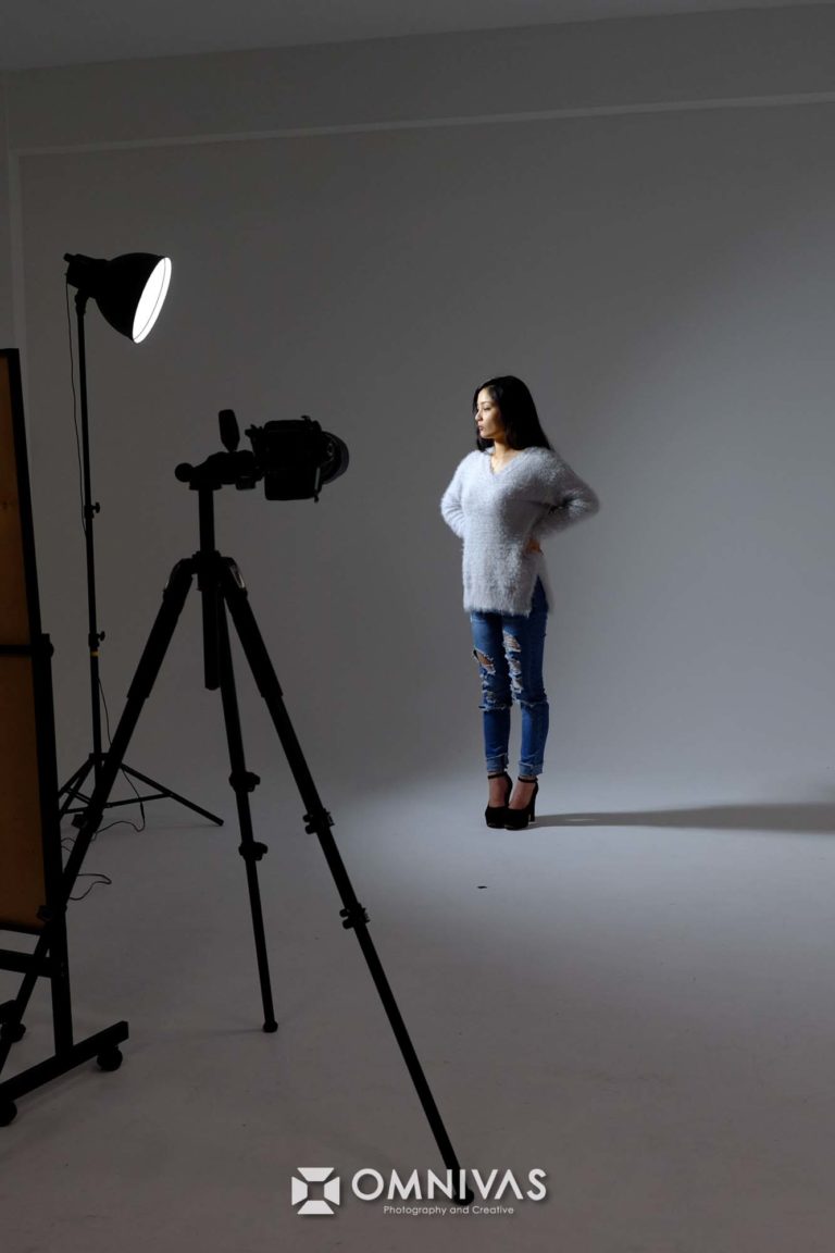 【モデル撮影】1灯で変化を作る！ライティング比較【迷ったときに見返したい】 │ 撮影機材のOMNIVAS（オムニバス）